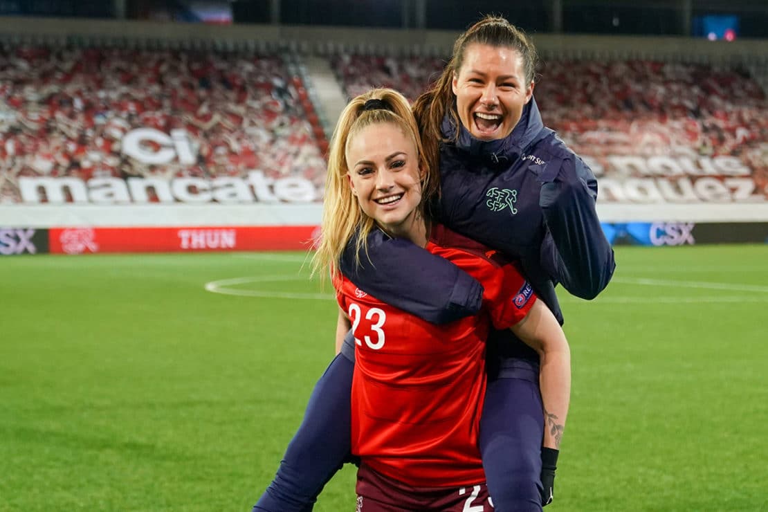 Alisha Lehmann: Freund, Gehalt, Familie, Tattoos, Insta Vermögen