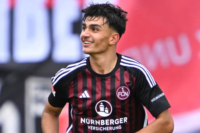 Can Uzun: Freundin, Gehalt, Herkunft, Familie & DFB