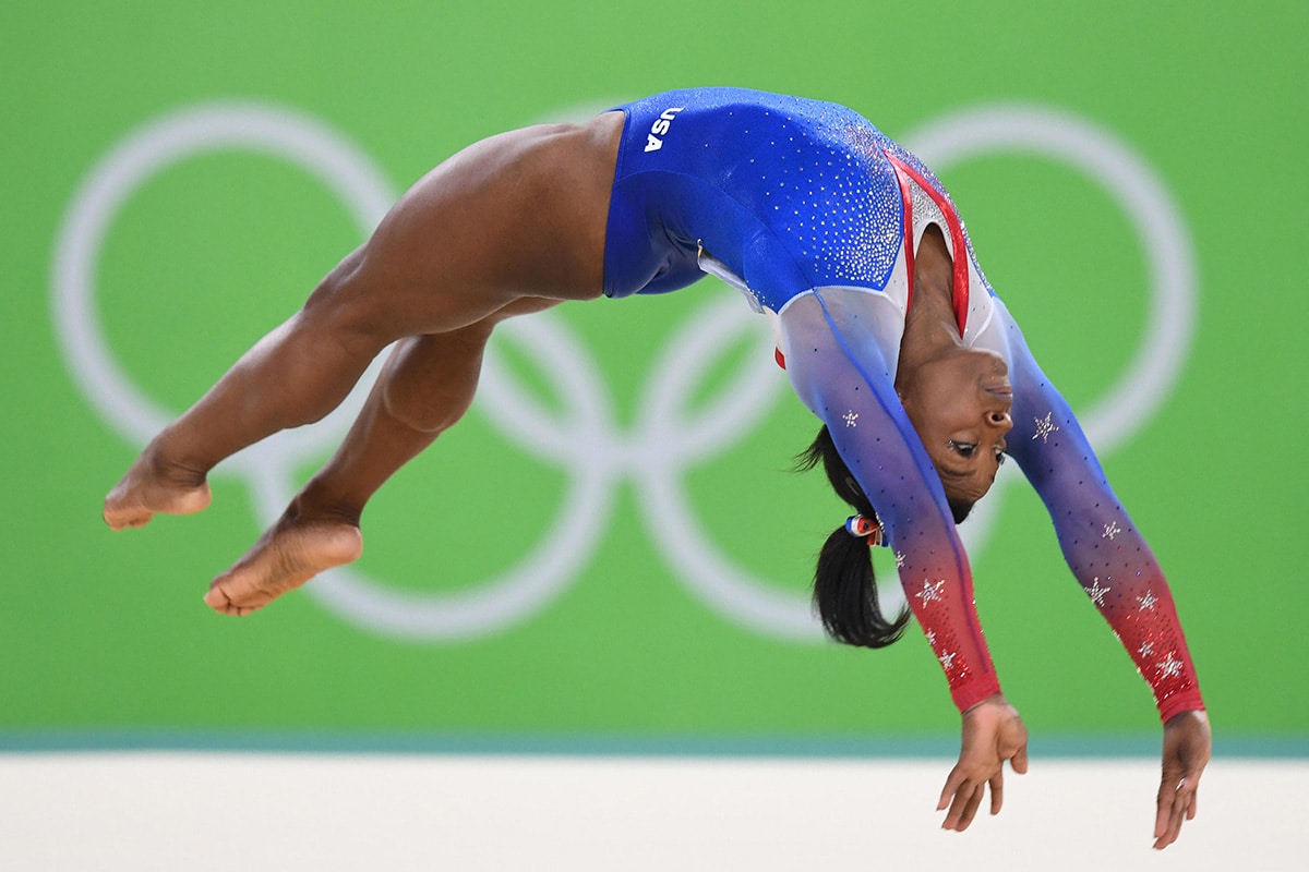 Simone Biles: Vermögen, Ehemann, Herkunft, Sprünge & Rekorde